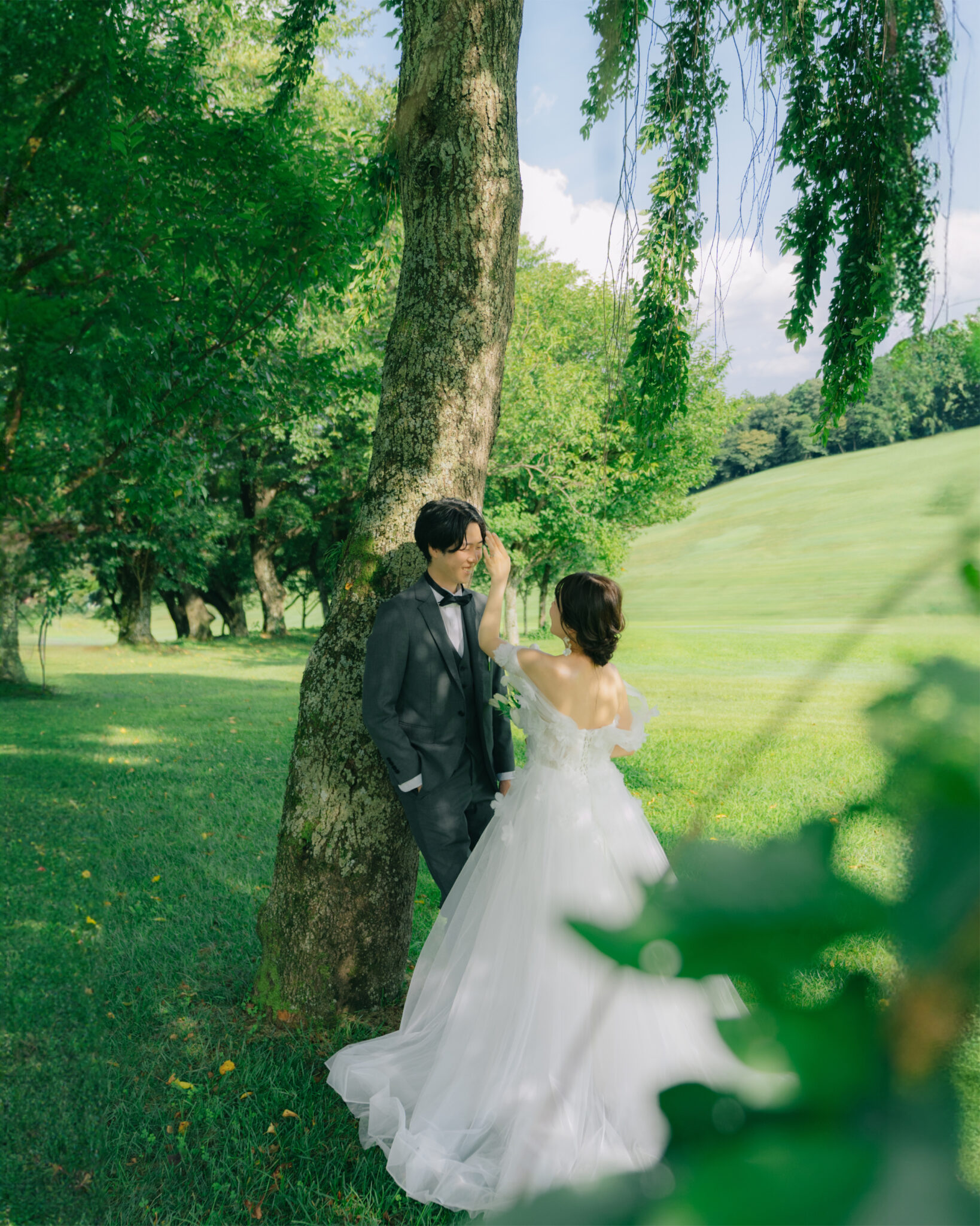 大草原とウェディングフォト。関東で“非日常”な前撮りが叶う場所 ｜mugi wedding（ムギウェディング）｜関東